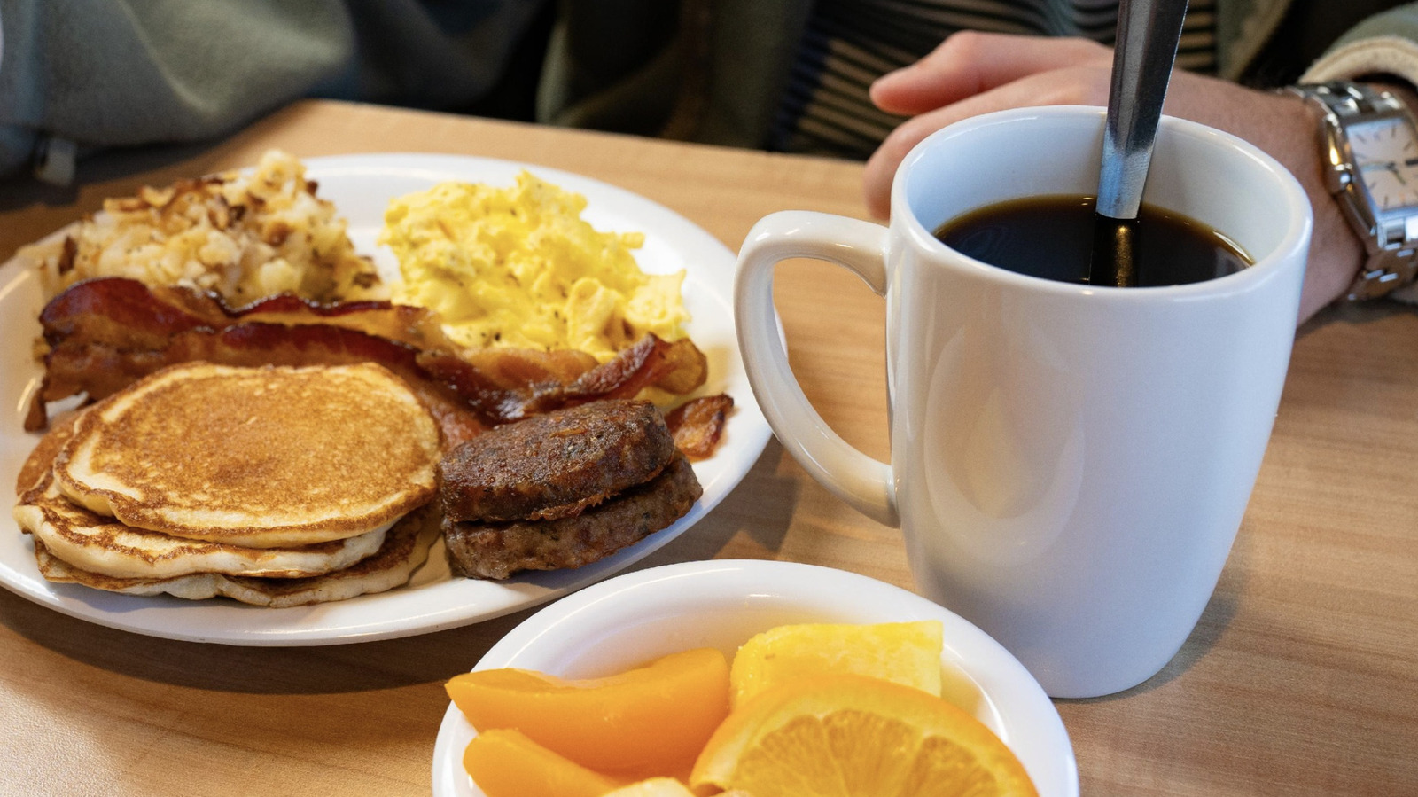 Golden Corral: Breakfast Favorites and Thanksgiving Specials You’ll ...